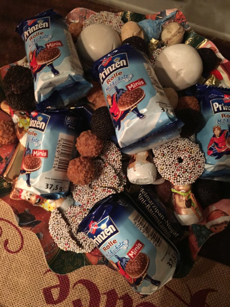 Bunter Teller – A German Christmas Plate Of Goodies For Everyone! – One ...