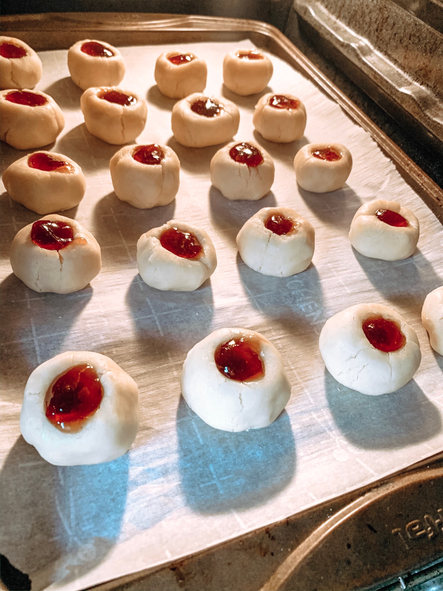 Engelsaugen: Classic German Christmas Cookies With A Jam Filling ...